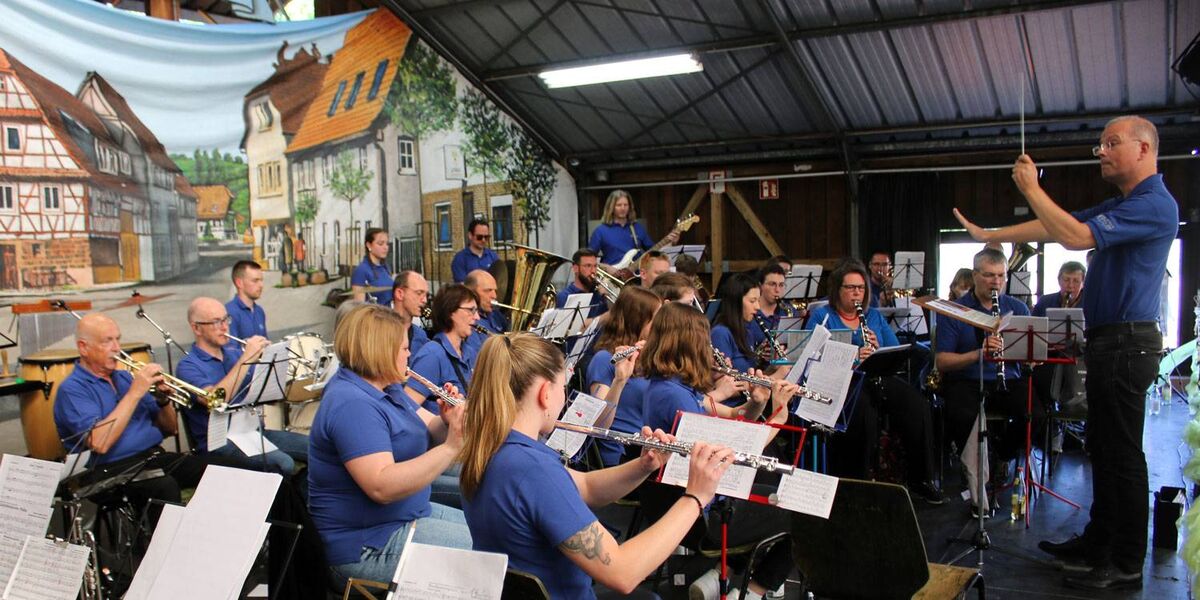 Remchingen-prima: Musikfestbesucher dürfen sich selbst an Instrumenten ...